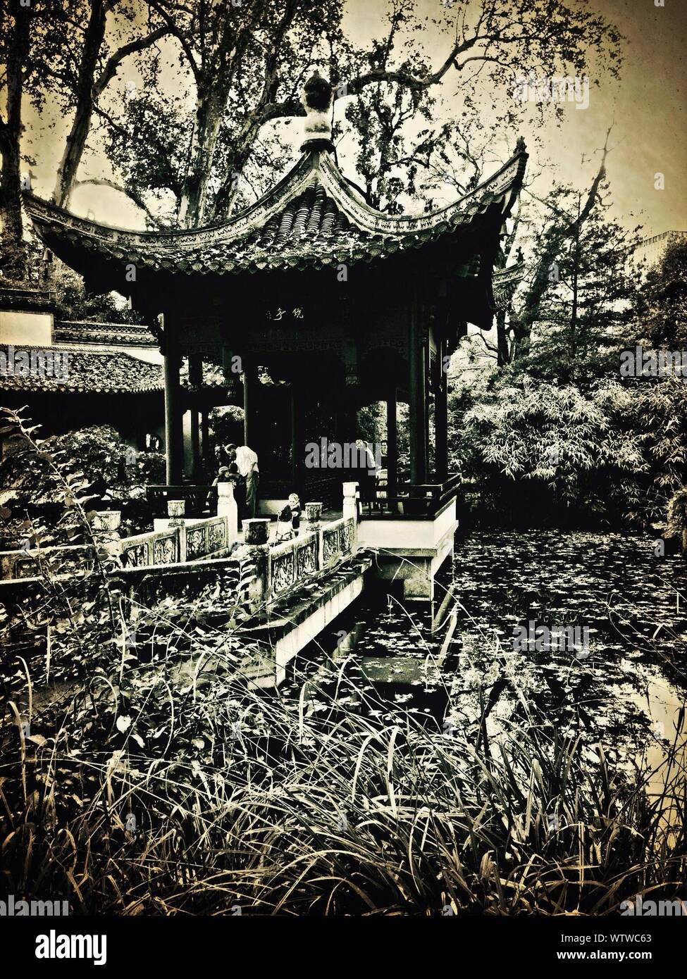 Chinese garden structure hi-res stock photography and images - Alamy