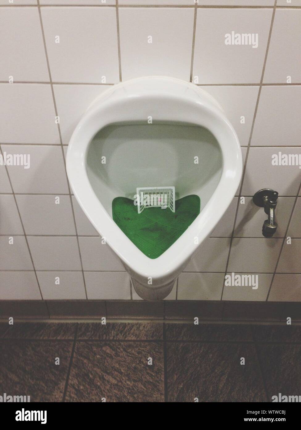 Urinal urinal hi-res stock photography and images - Alamy