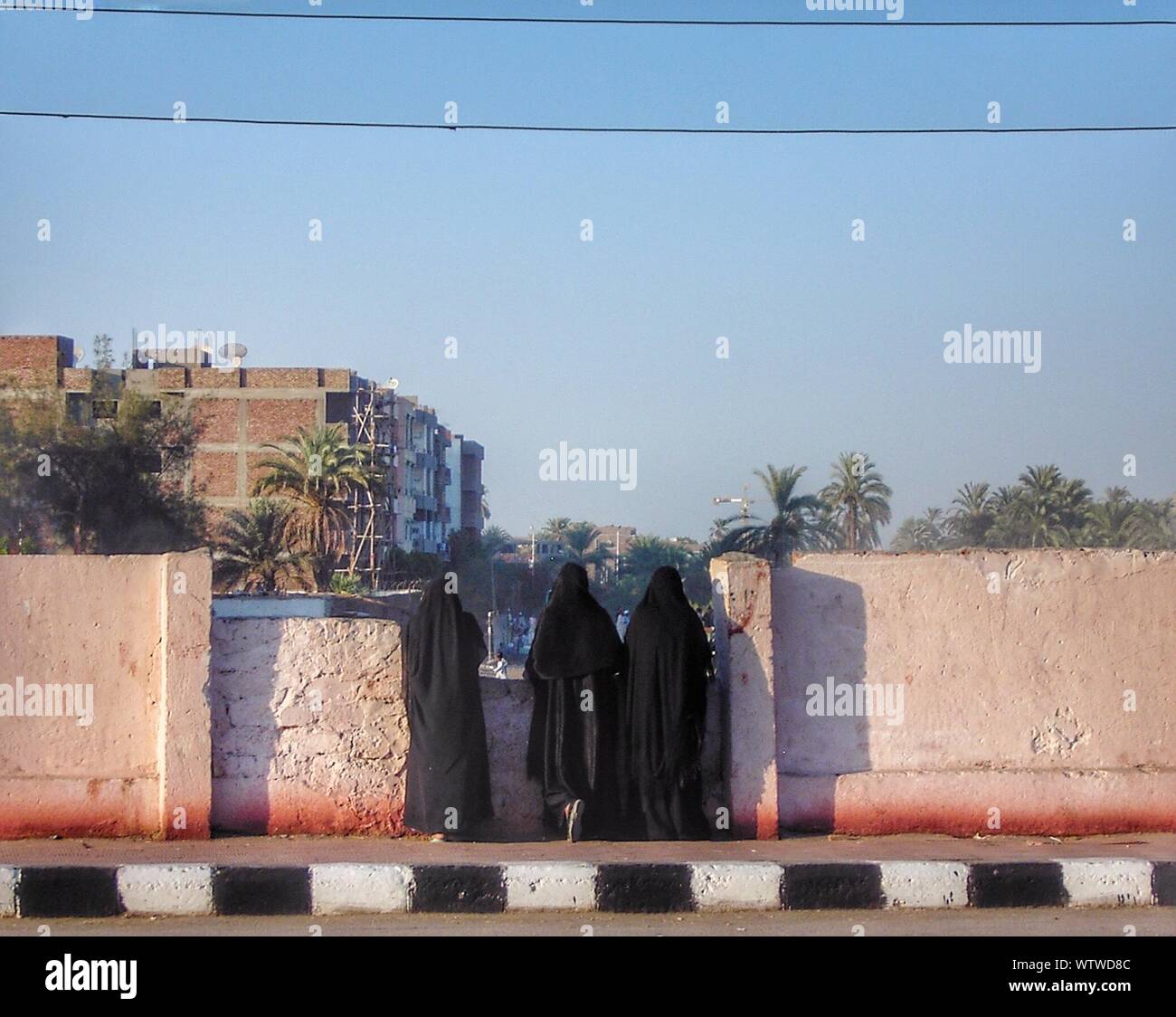 Blue burka hi-res stock photography and images - Alamy