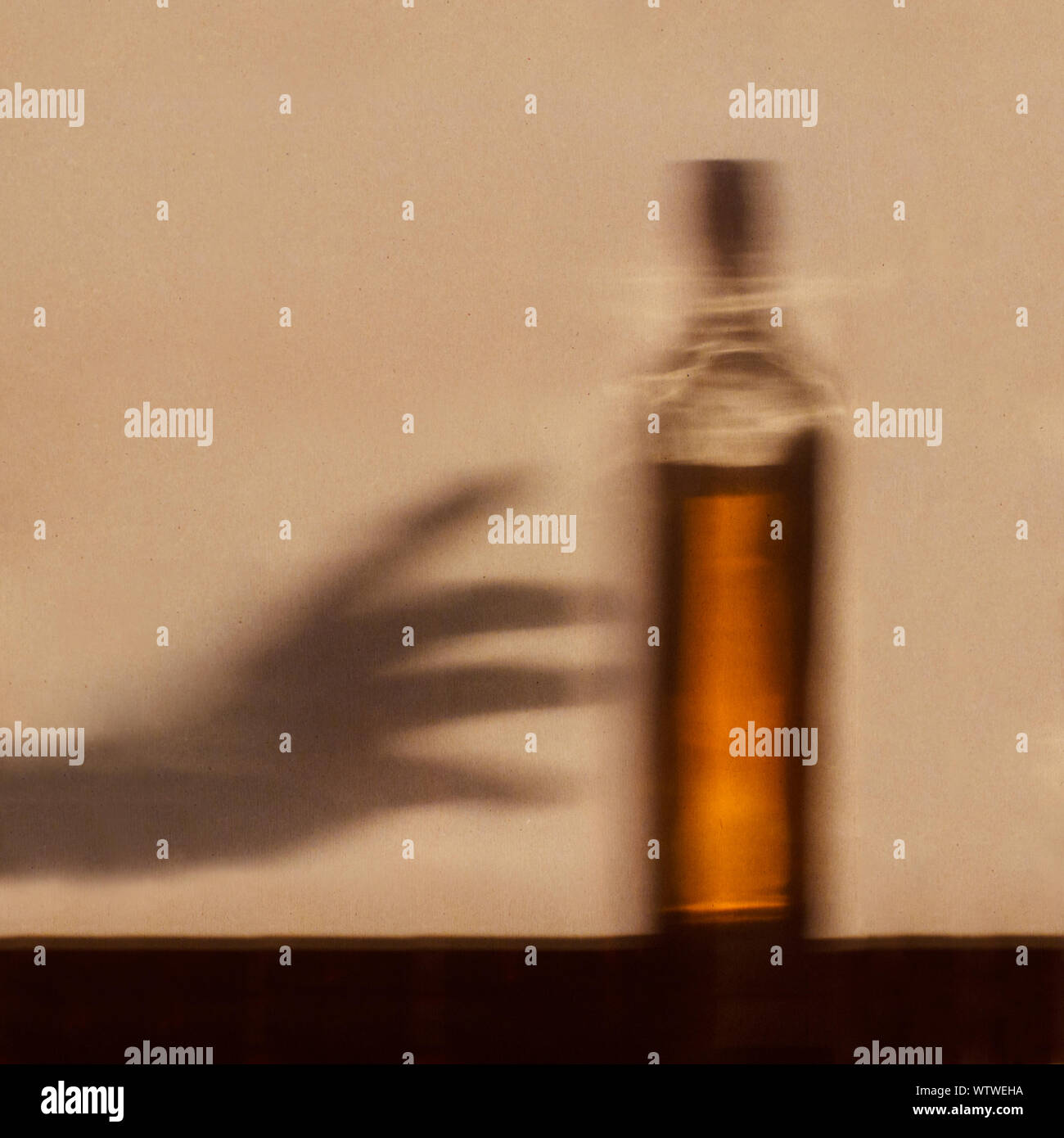 Silhouette bottle whisky hi-res stock photography and images - Alamy