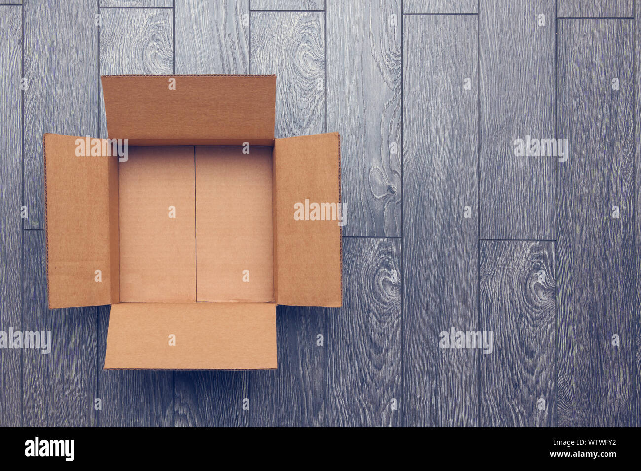 Open cardboard box top view hi-res stock photography and images - Alamy