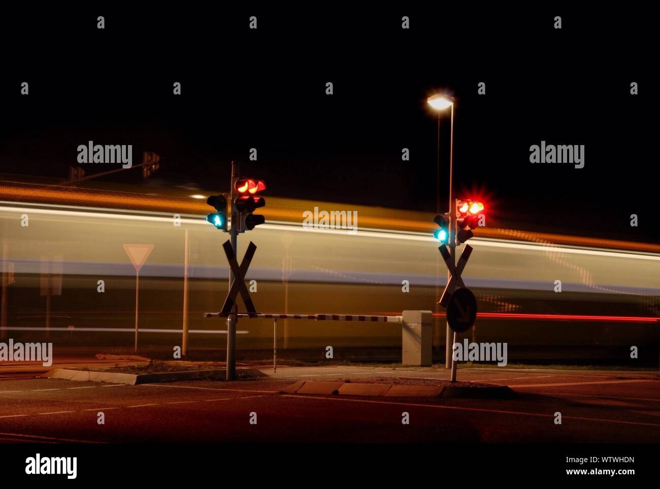 Railway signals hi-res stock photography and images - Alamy Railway signals hi-res stock photography and images - Alamy
