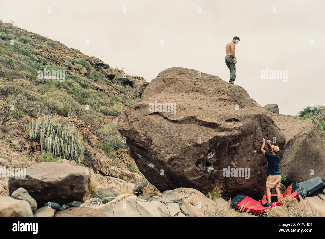 Climber man desert hi-res stock photography and images - Alamy
