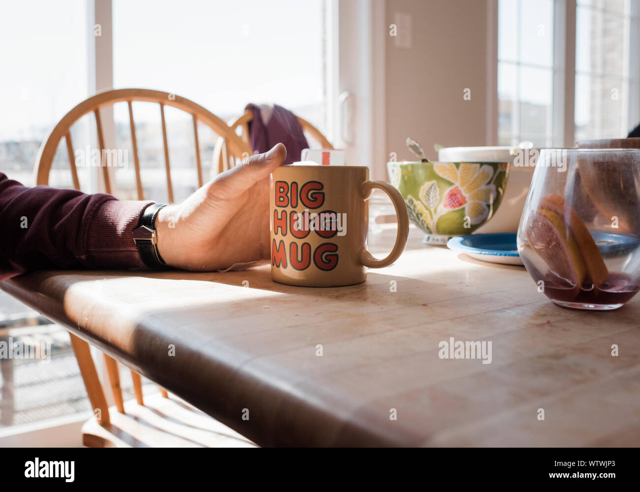 Hand holding white man break hi-res stock photography and images - Alamy