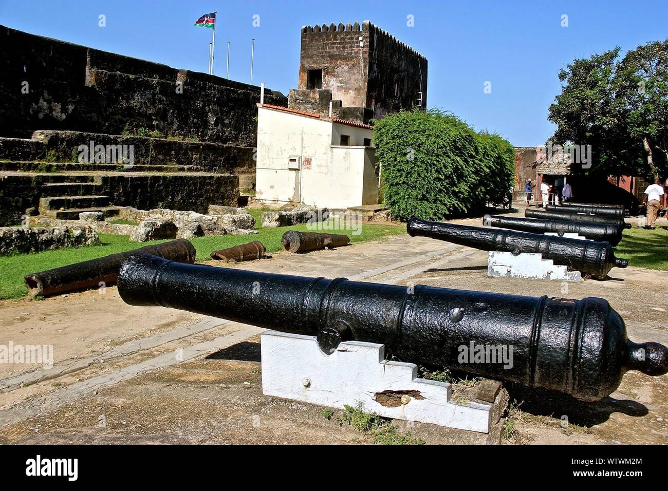 Old cannons hi-res stock photography and images - Alamy
