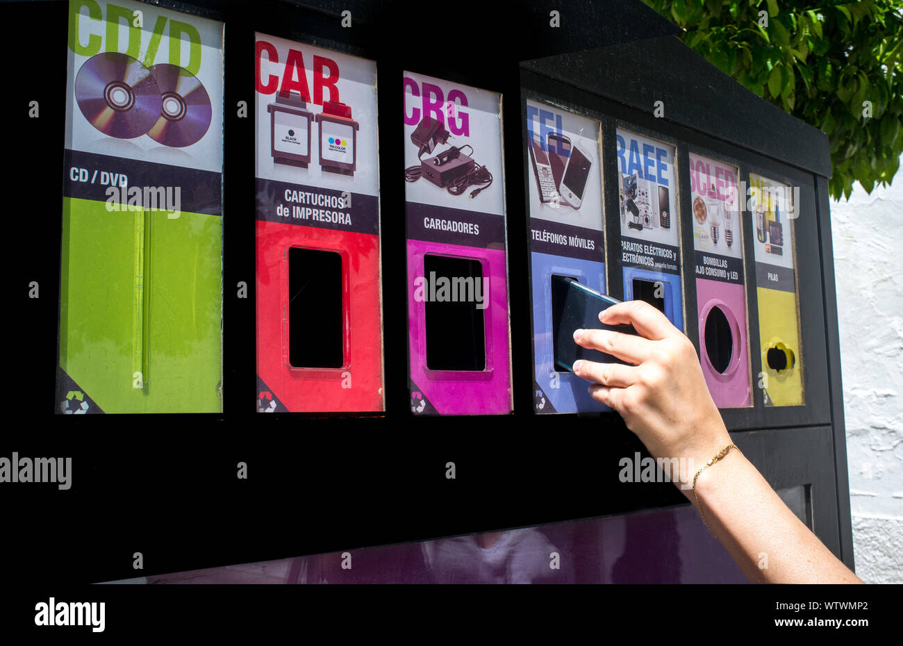 Throwing mobile devices hi-res stock photography and images - Alamy