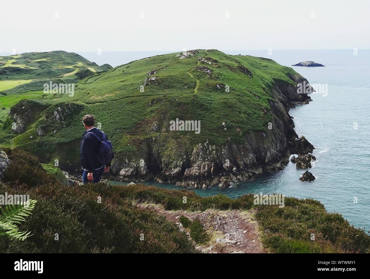 Hiker profile hi-res stock photography and images - Alamy