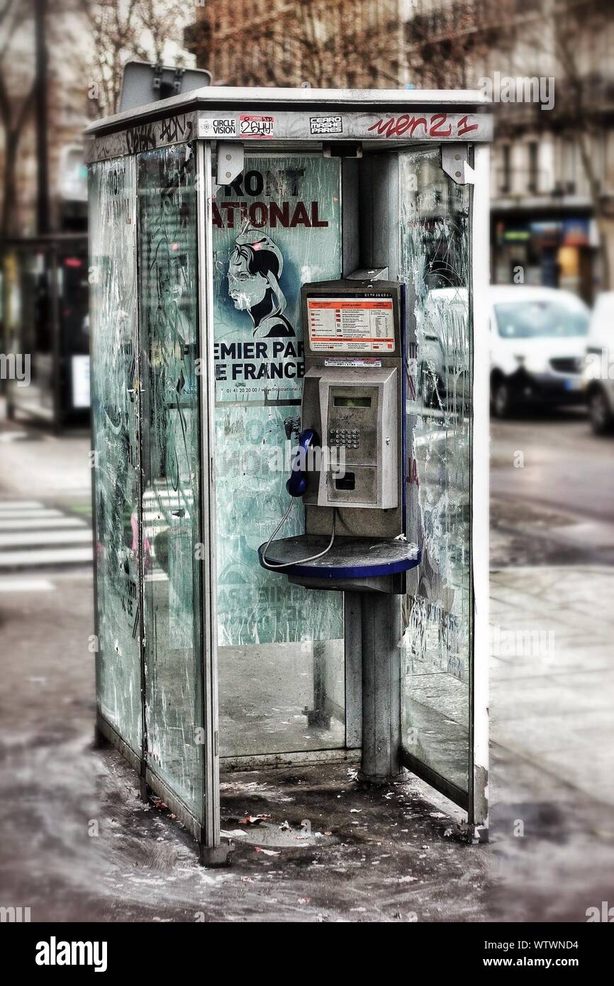 Run down telephone booth hi-res stock photography and images - Alamy