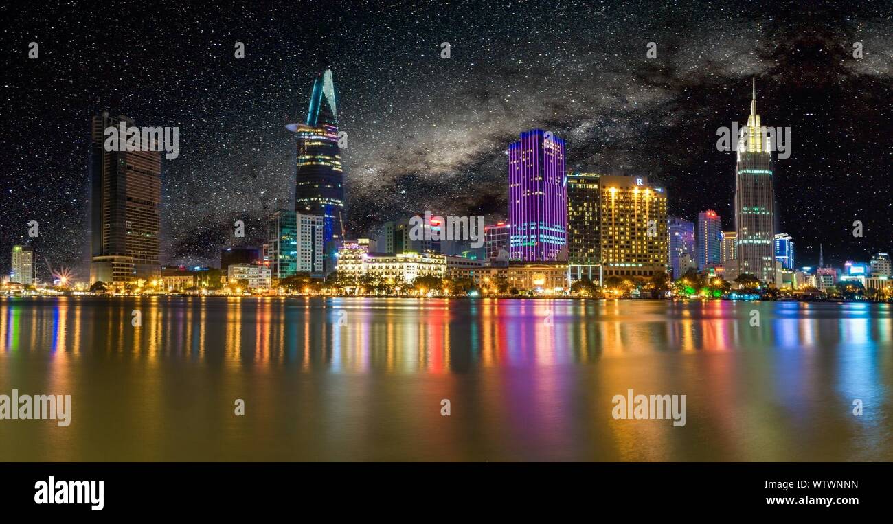 Night sky city stars hi-res stock photography and images - Alamy