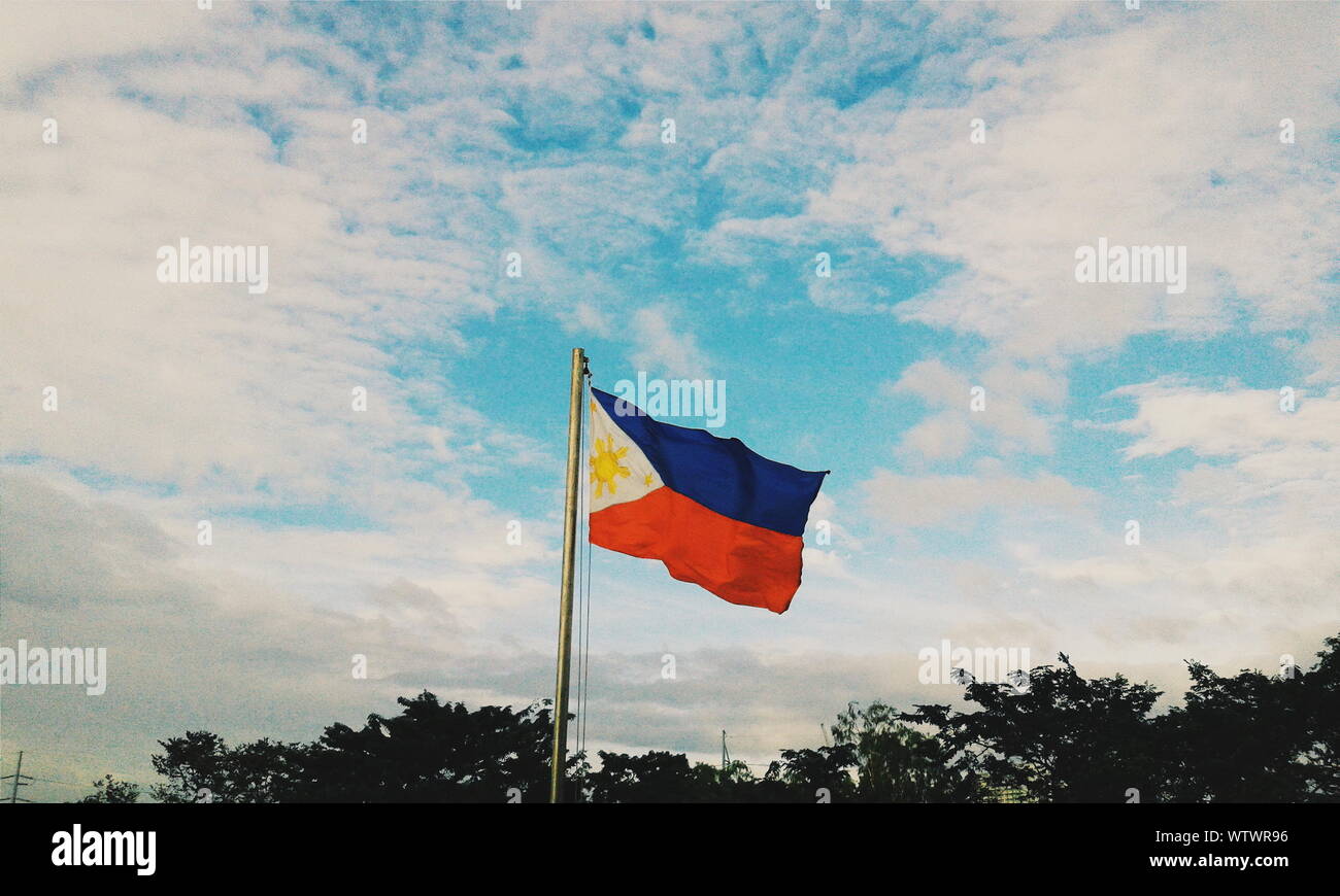 Philippines flag of the philippines hi-res stock photography and images ...