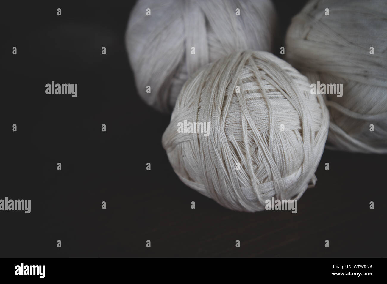 String balls hi-res stock photography and images - Alamy