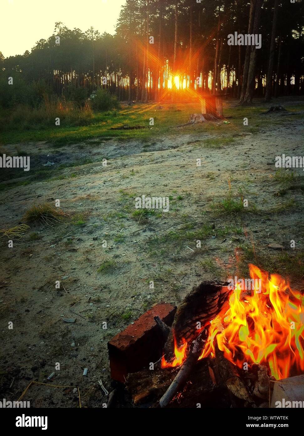 Campfire road hi-res stock photography and images - Alamy