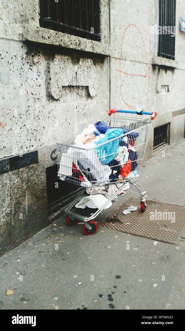 Shopping cart with garbage hi-res stock photography and images - Alamy