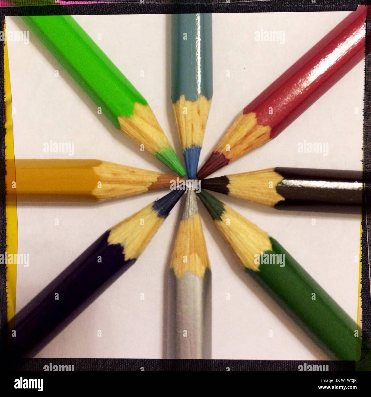 Circle table hi-res stock photography and images - Alamy