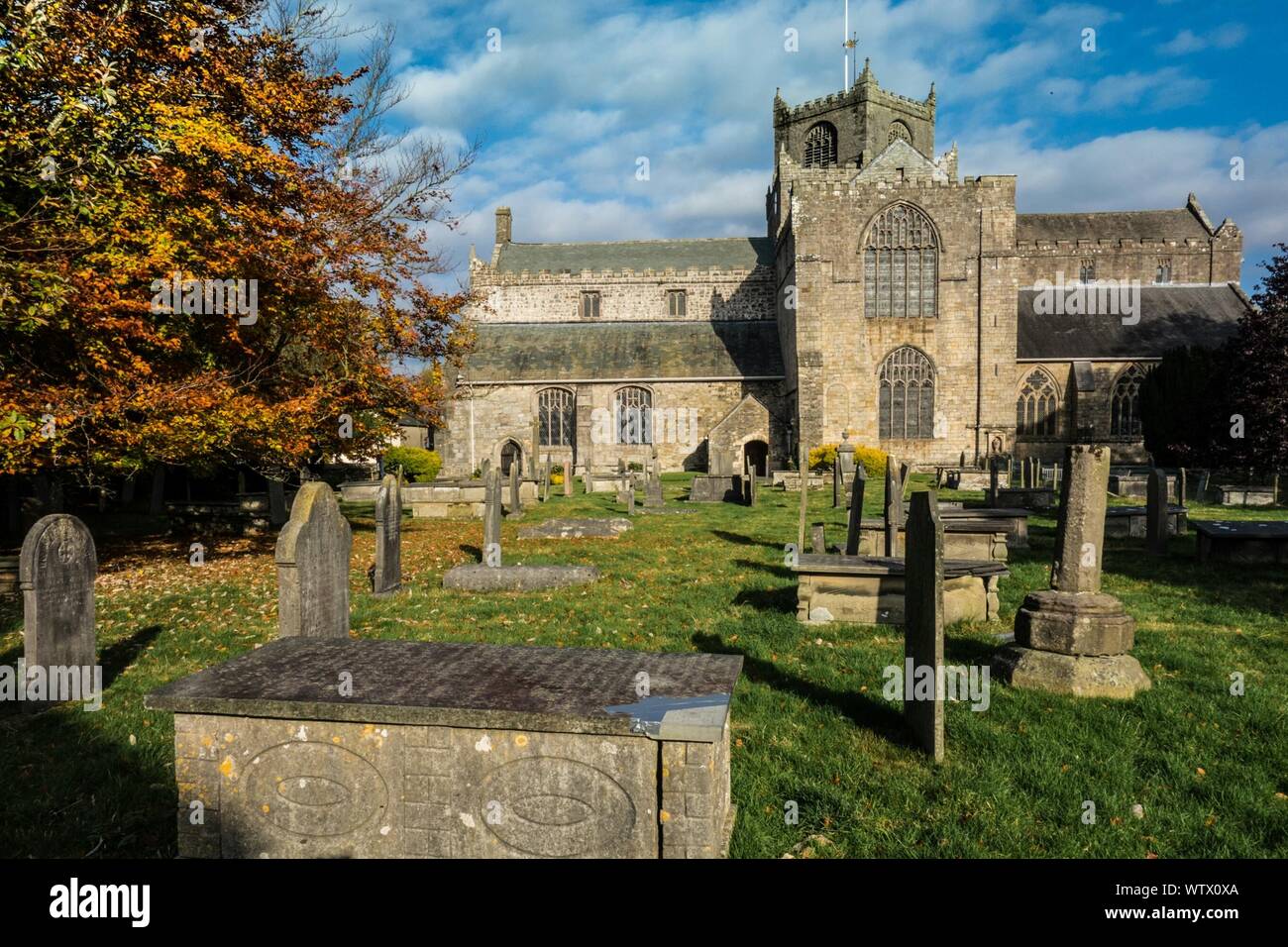 Cartmel priory and cemetery hi-res stock photography and images - Alamy