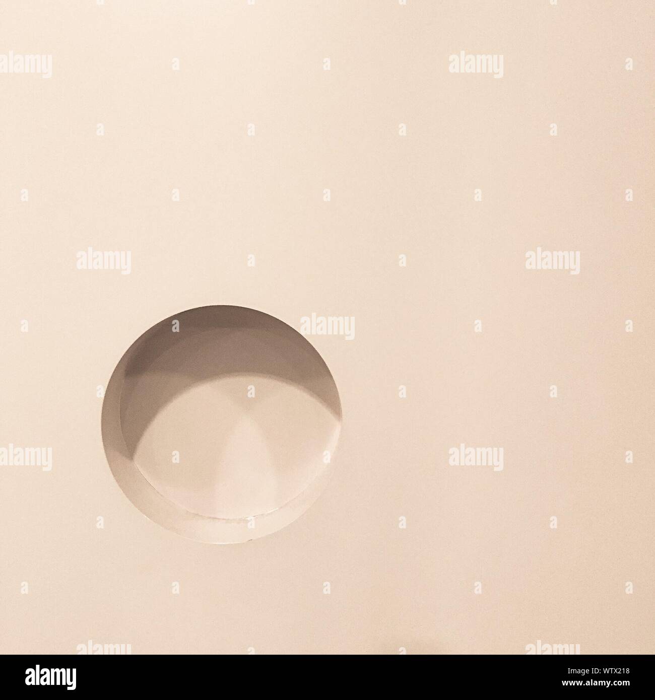 Circular wall hi-res stock photography and images - Alamy