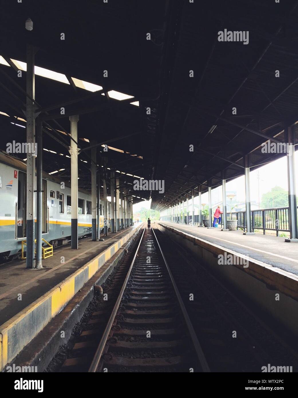 Track and platforms hi-res stock photography and images - Alamy