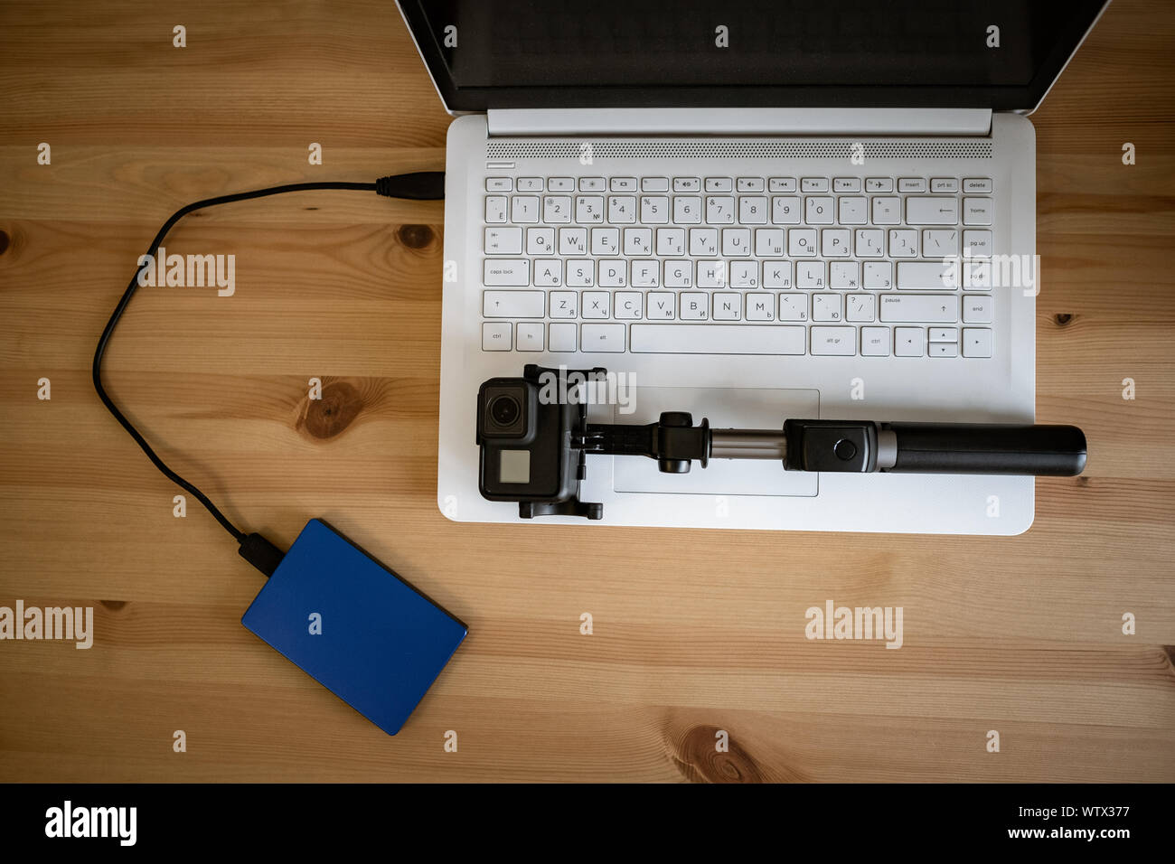 Facing the cam hi-res stock photography and images - Alamy