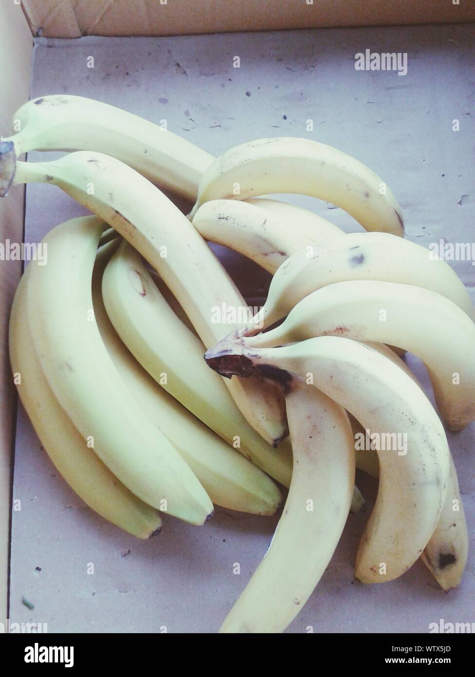 Bananas in box hi-res stock photography and images - Alamy