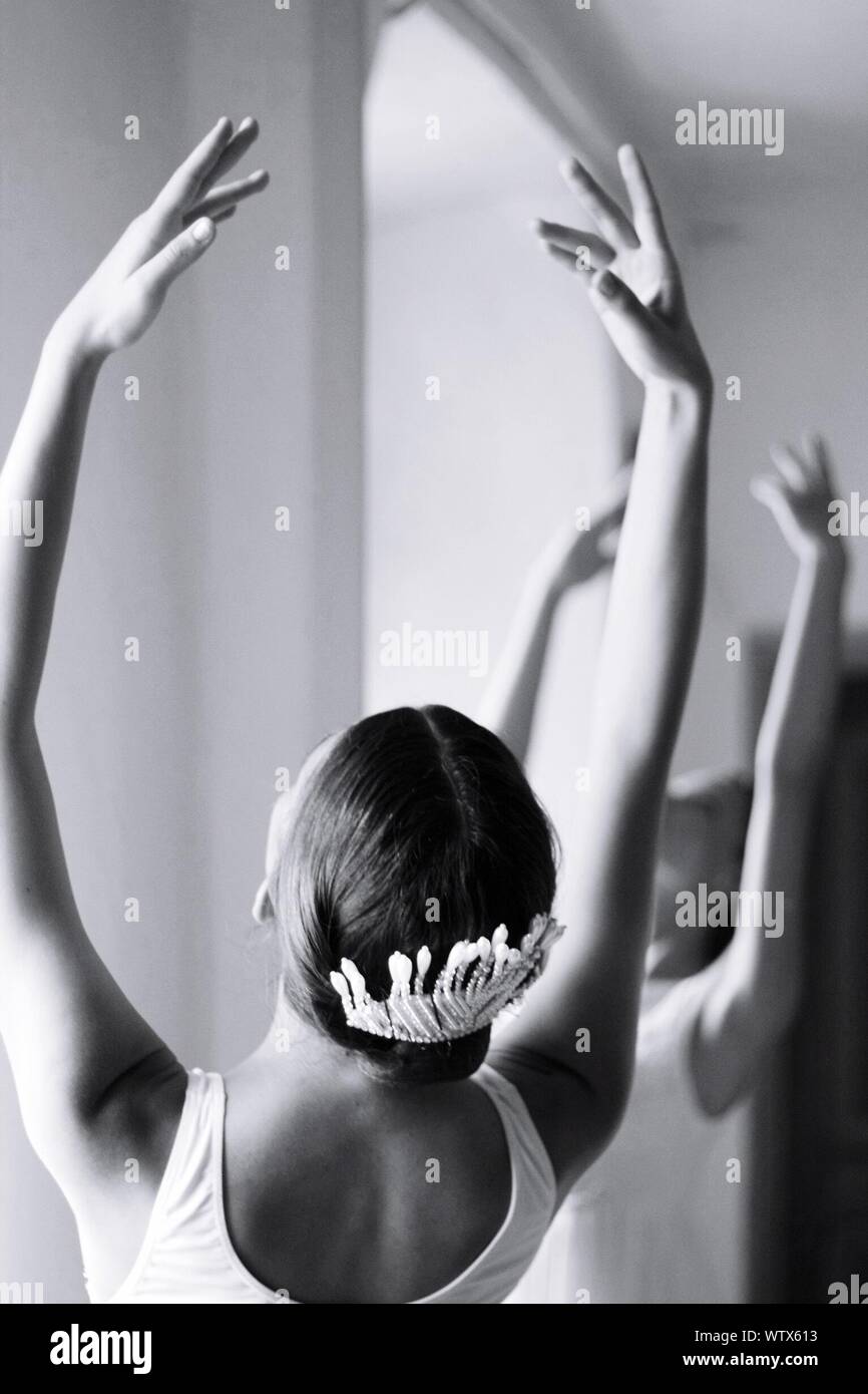 Headshot young ballet dancer hi-res stock photography and images - Alamy