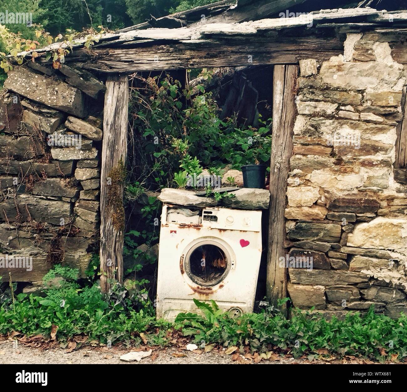 Damaged machine hi-res stock photography and images - Alamy