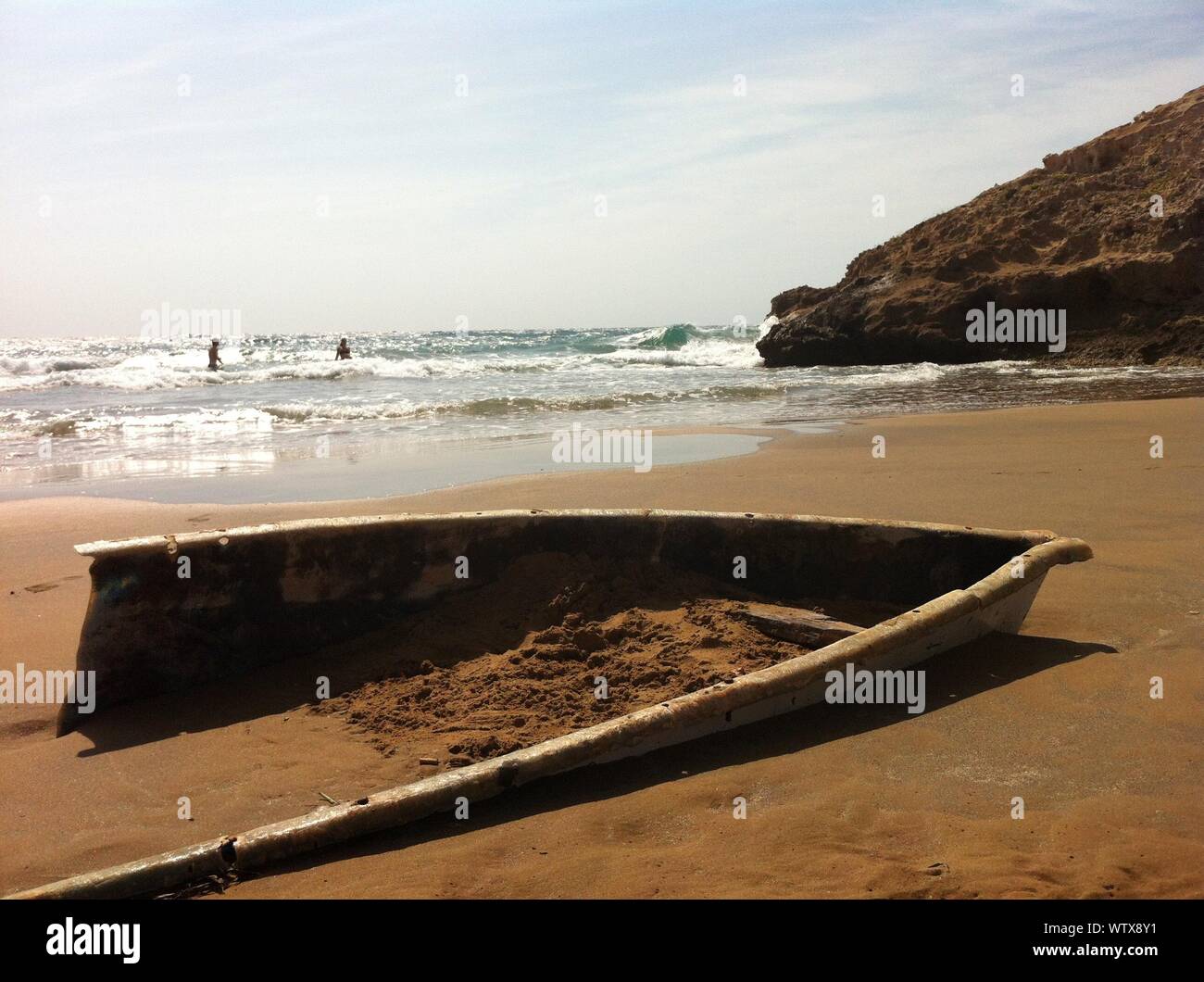 Damaged boats hi-res stock photography and images - Alamy