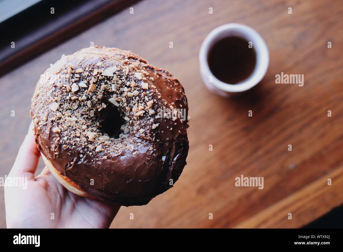 Holding doughnut hi-res stock photography and images - Alamy
