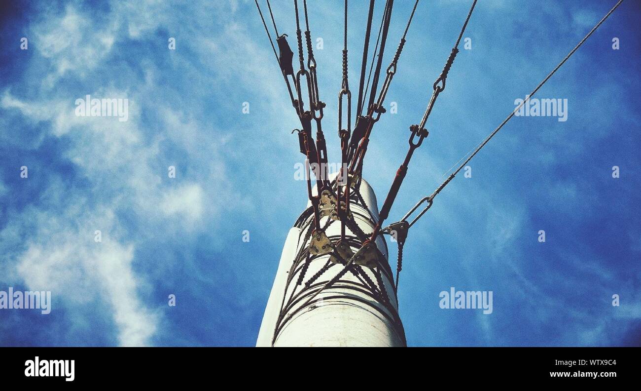 Tied to a pole hi-res stock photography and images - Alamy
