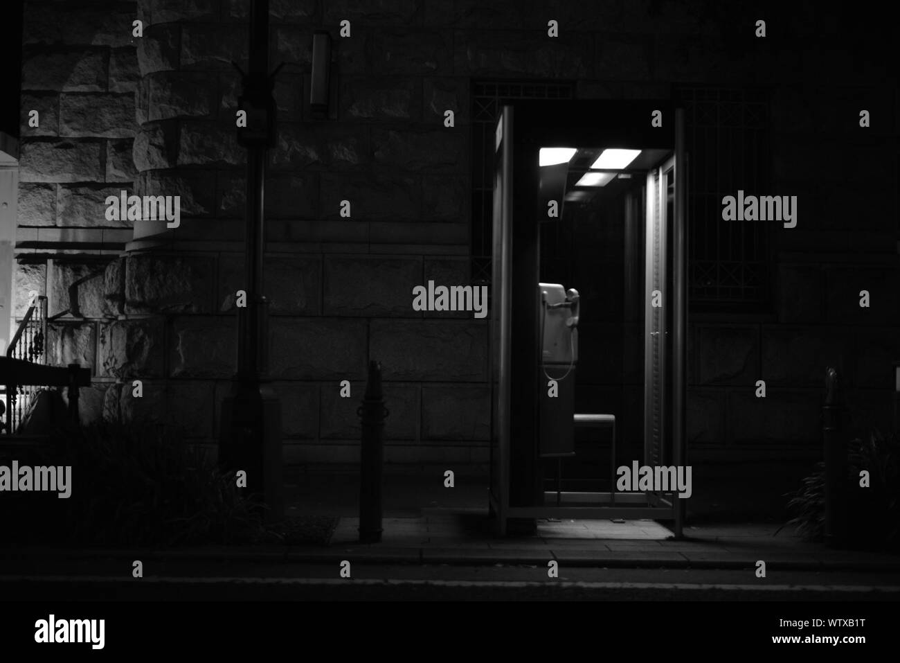 Telephone Booth By Roadside Stock Photo Alamy telephone-booth-by-roadside-stock-photo-alamy