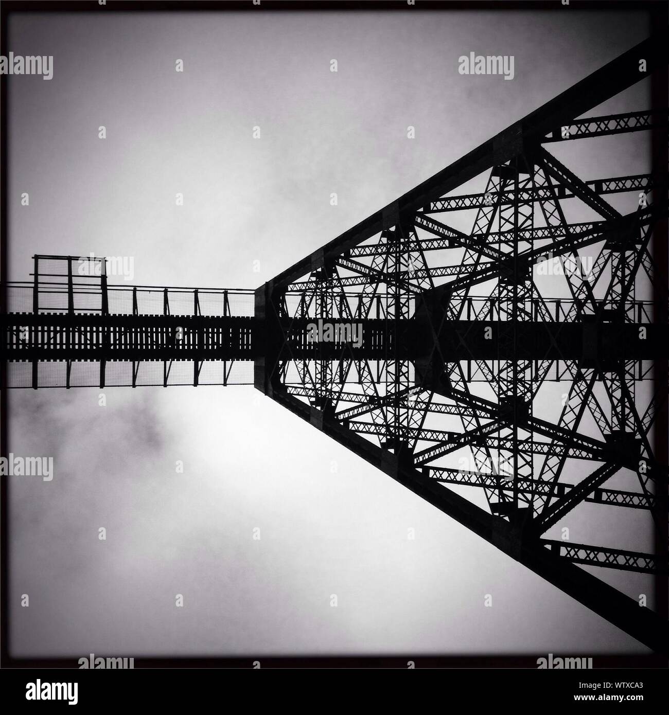 Symmetrical structure hi-res stock photography and images - Alamy