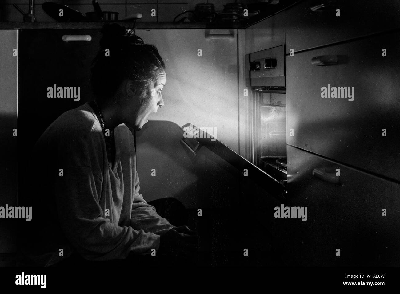 Shock woman hi-res stock photography and images - Alamy