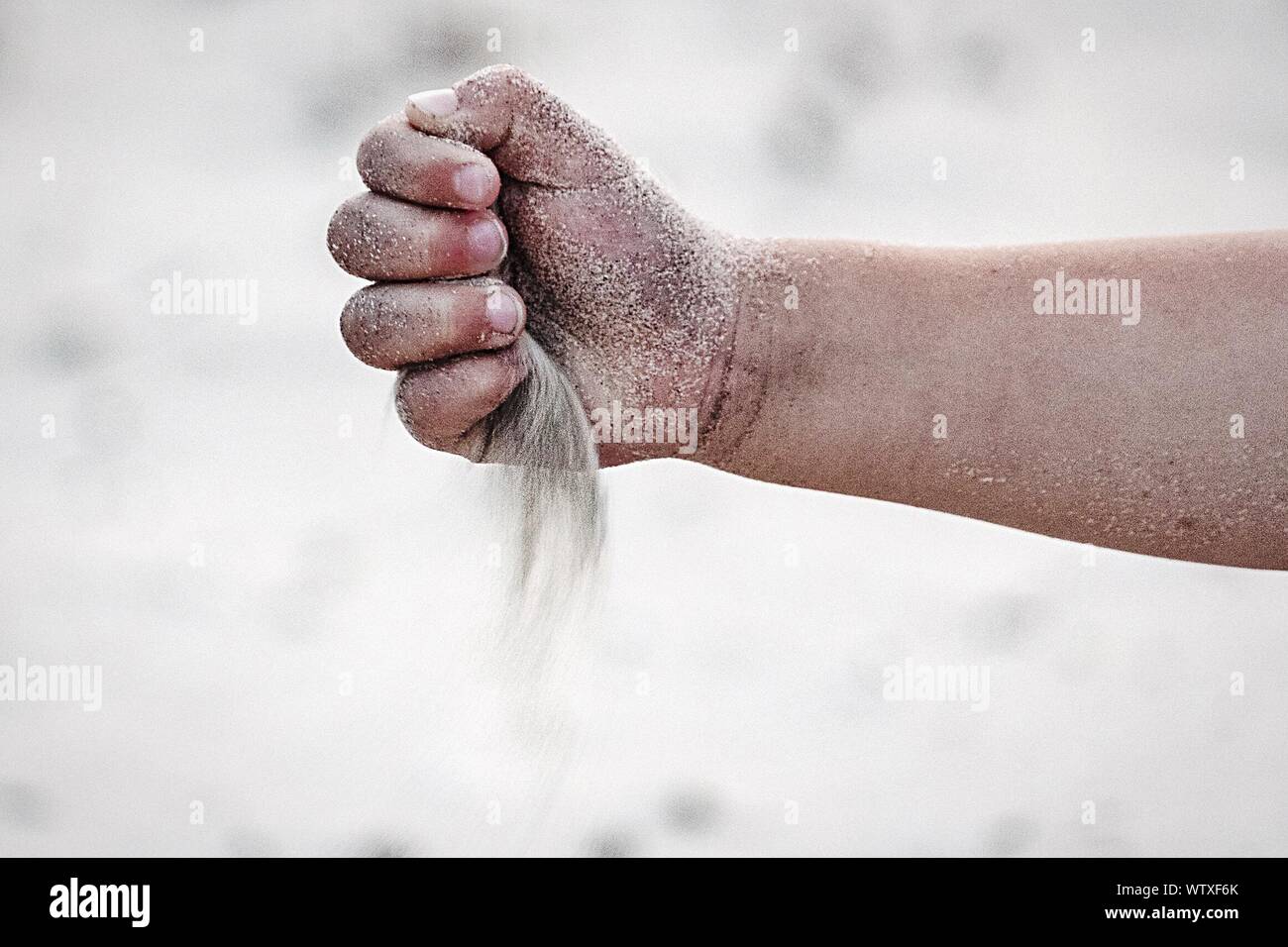 Hand pouring sand hi-res stock photography and images - Alamy