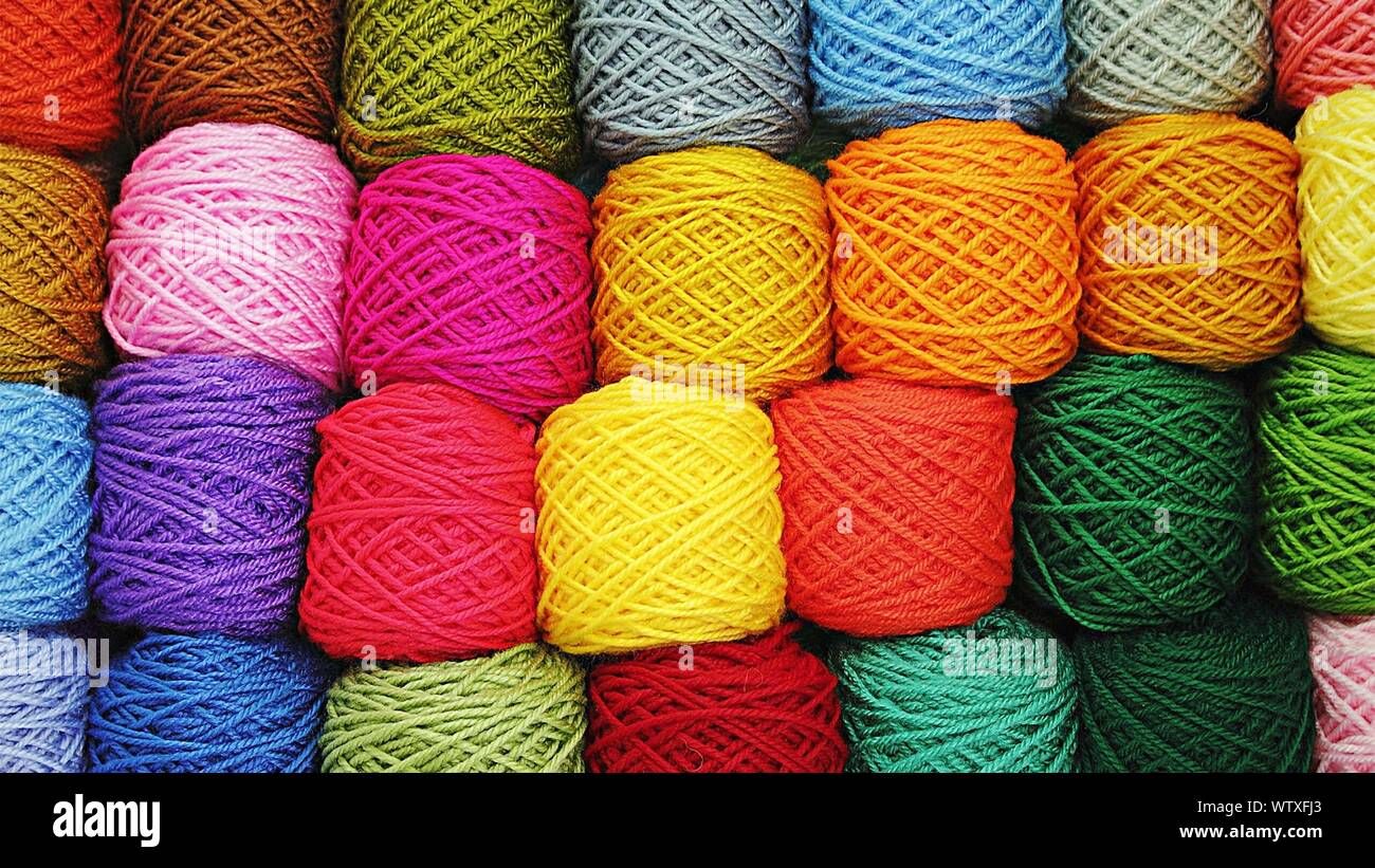 Strings in frame hi-res stock photography and images - Alamy