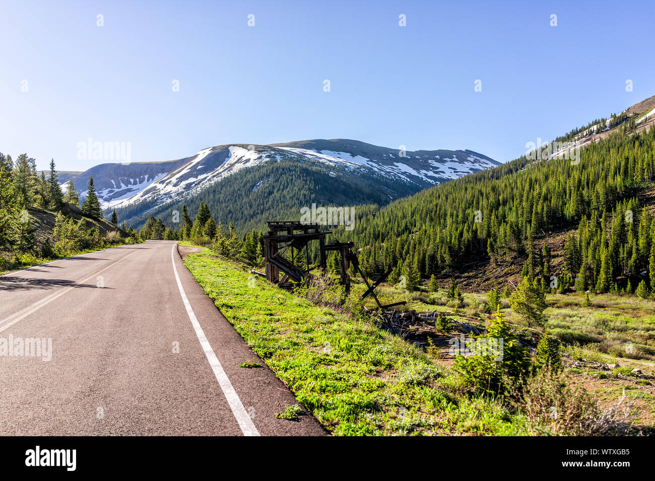 Independence Pass highway 82 rocky mountain view and paved road scenic ...