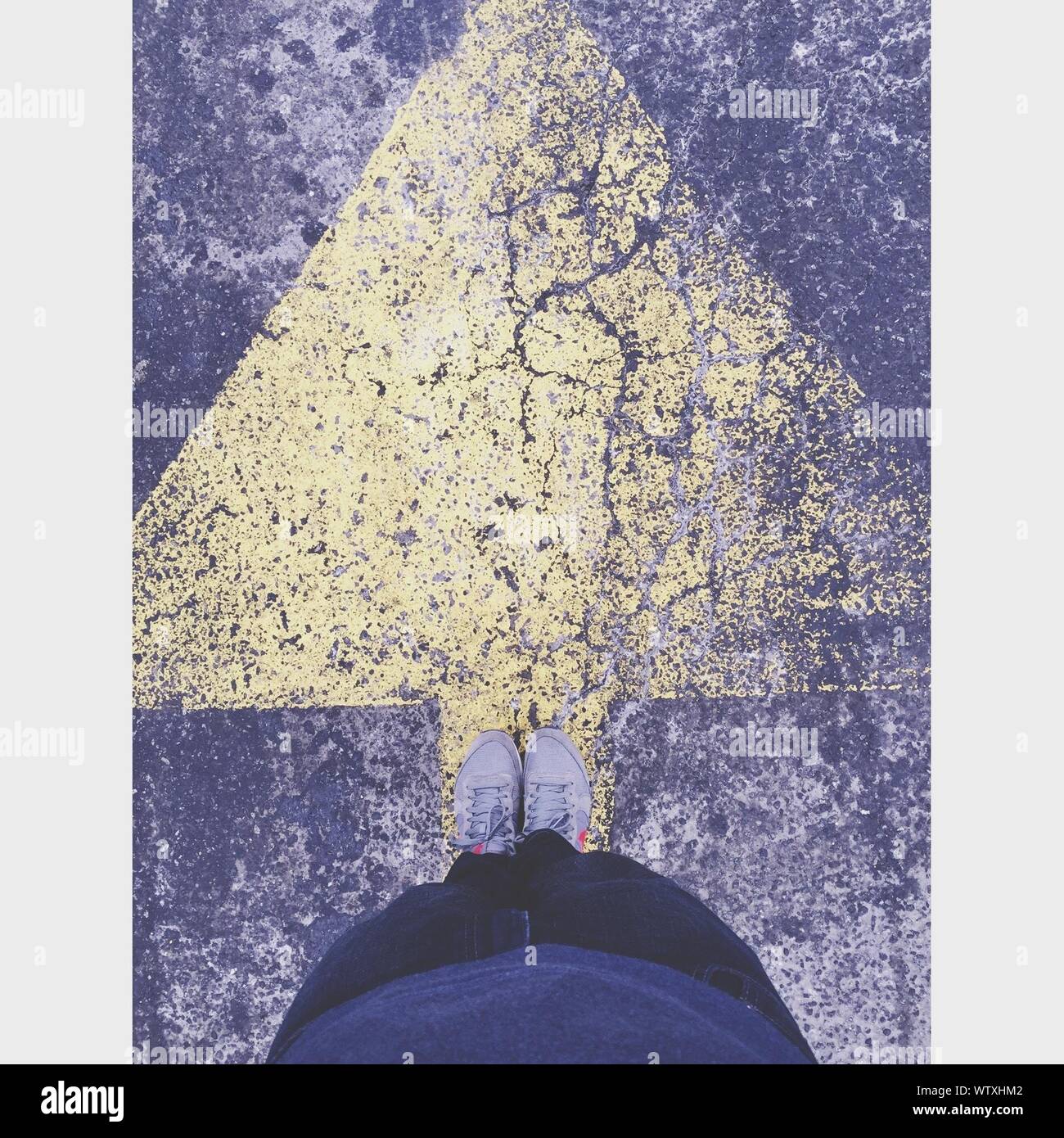 Road arrow hi-res stock photography and images - Alamy