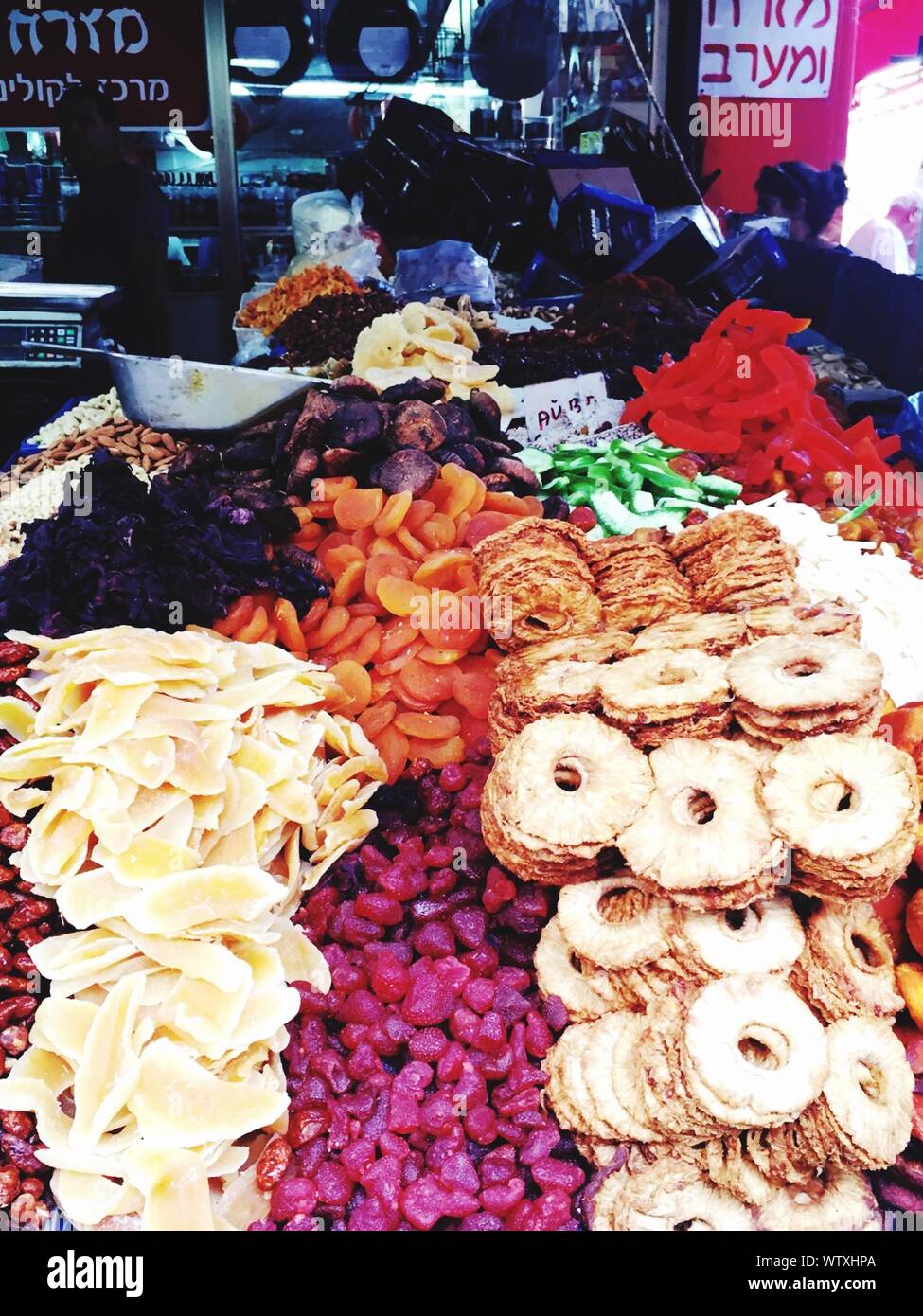 Stacks of fruit hi-res stock photography and images - Alamy