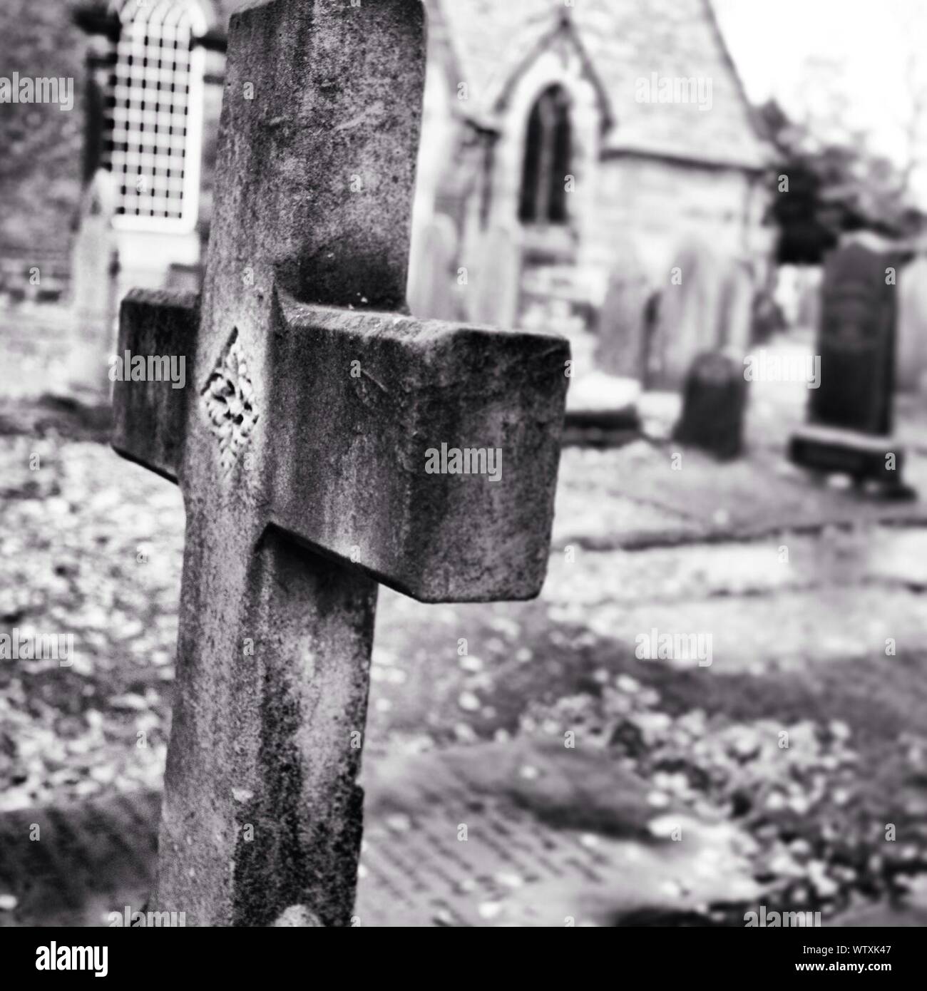 Cross graveyard hi-res stock photography and images - Alamy