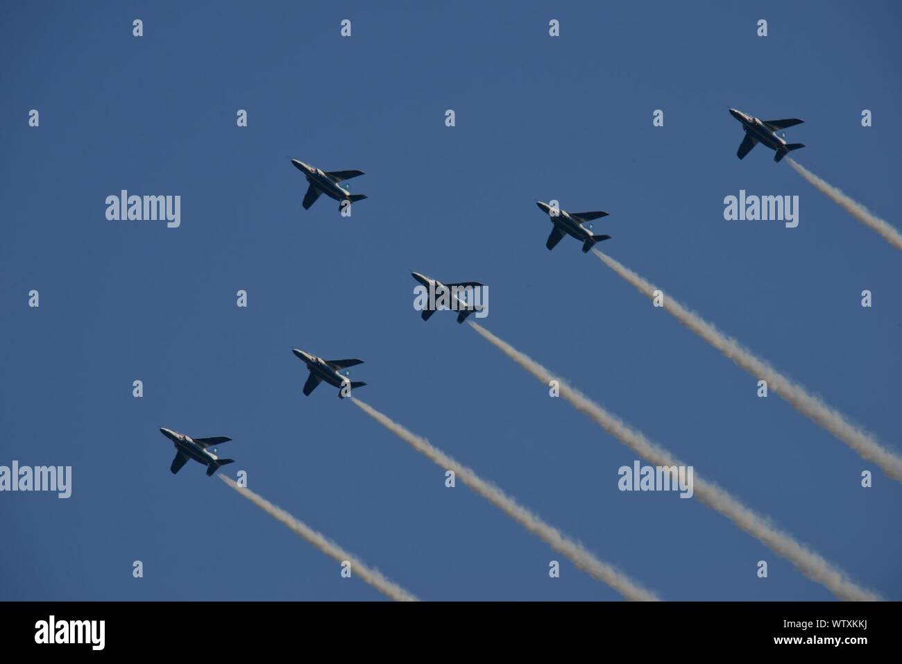Group of planes hi-res stock photography and images - Alamy