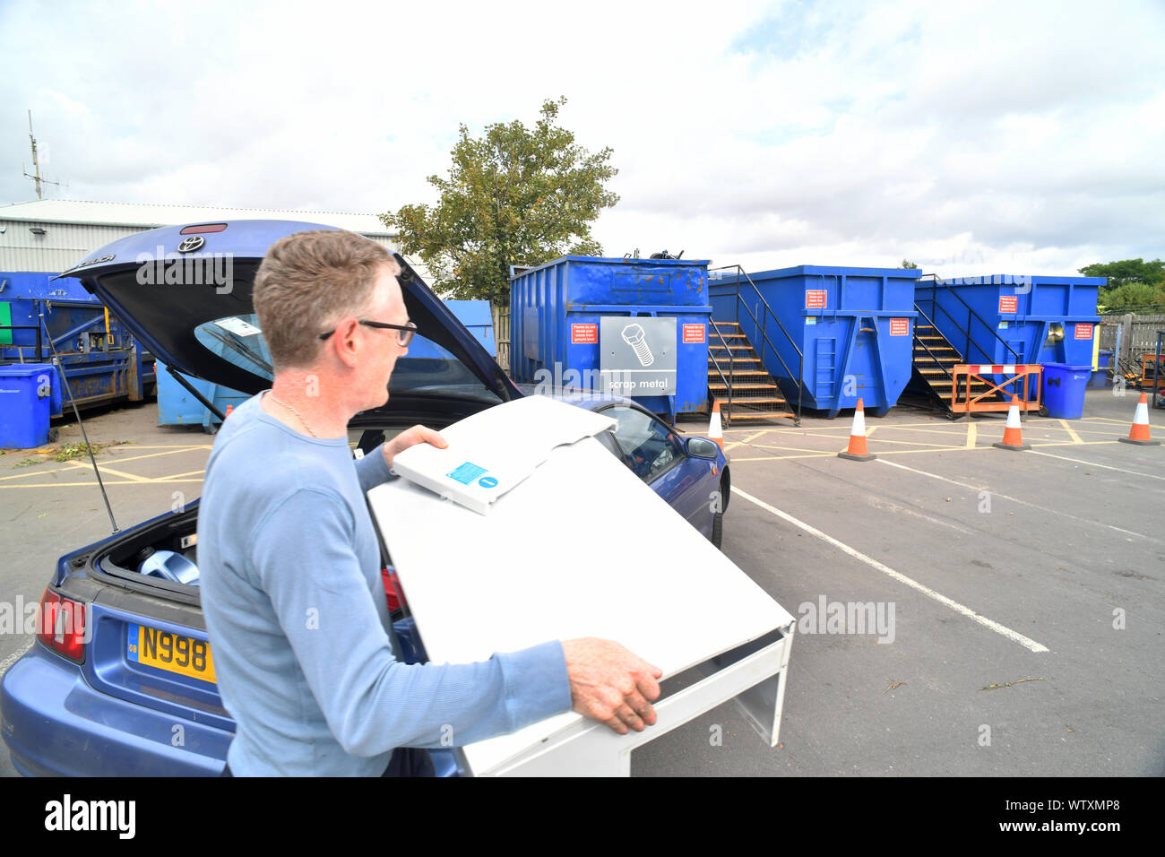Household waste recycling centre hi-res stock photography and images ...
