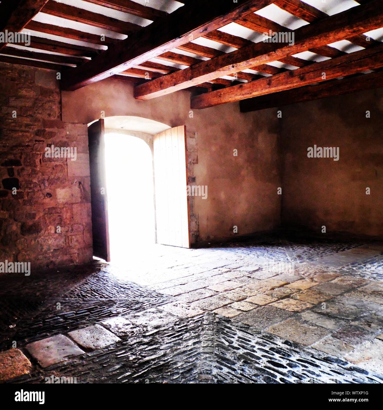 Old fashioned barn hi-res stock photography and images - Alamy