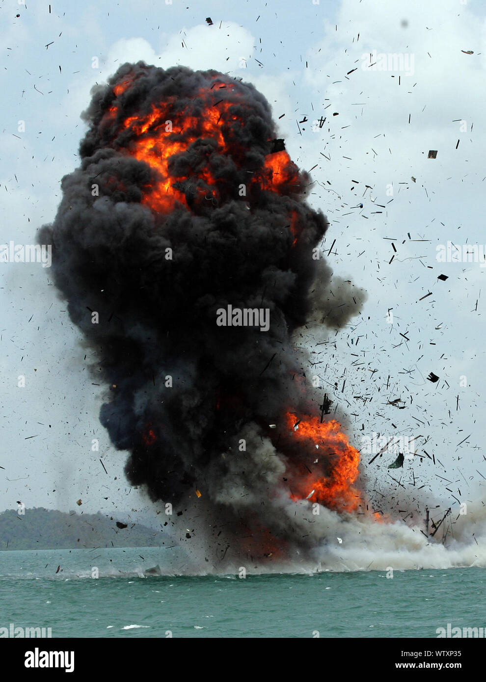 Volcanic eruption hi-res stock photography and images - Alamy