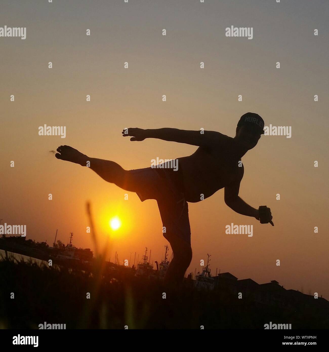 One man silhouette hi-res stock photography and images - Alamy