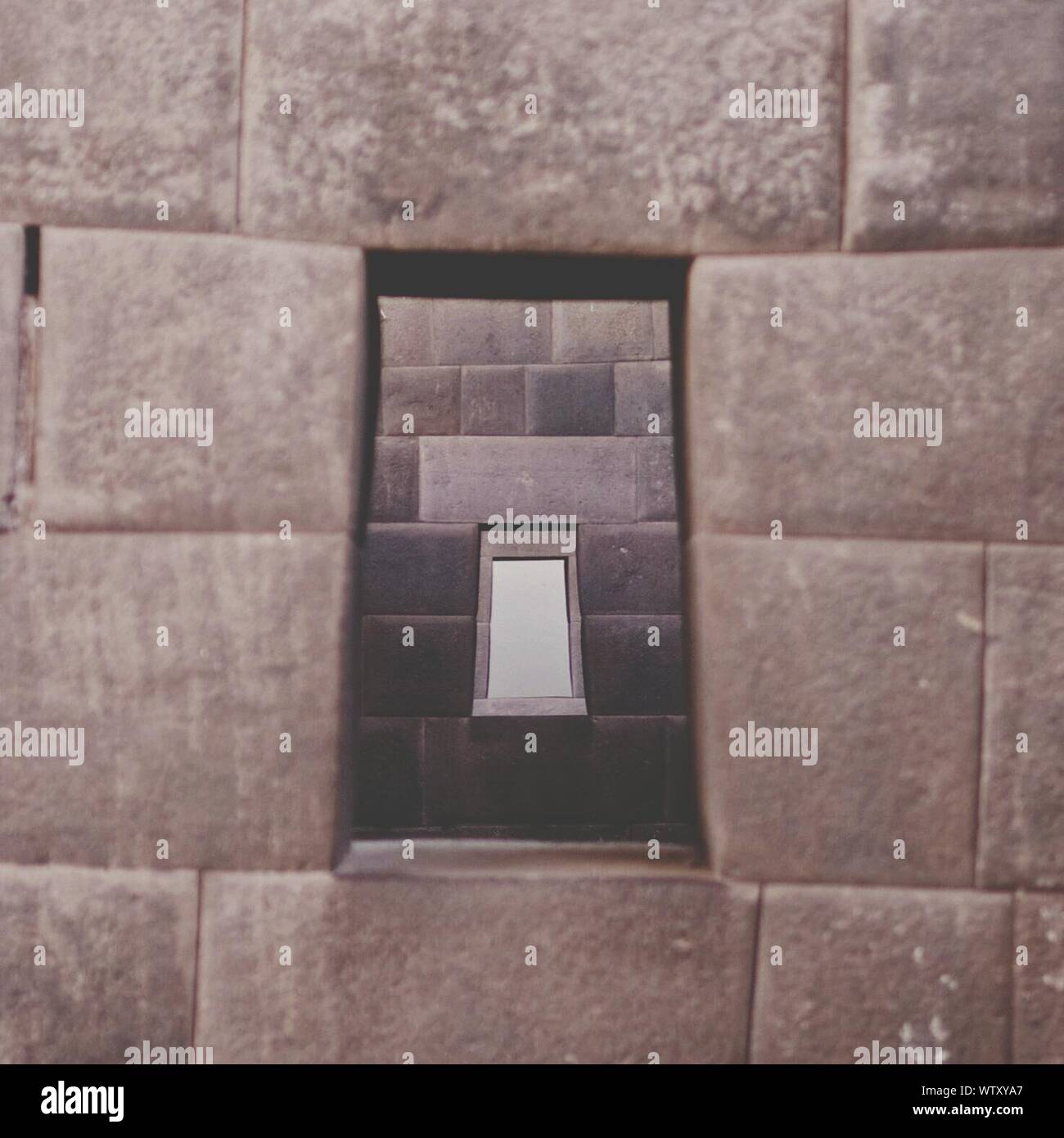 Stone wall and window detail hi-res stock photography and images - Alamy