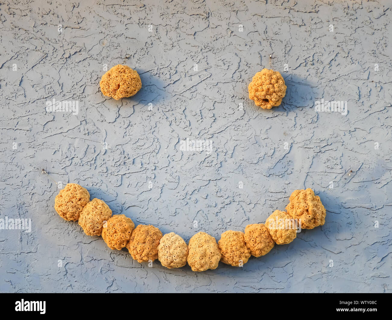Smiley rock face hi-res stock photography and images - Alamy