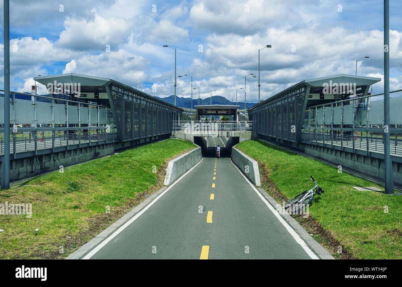 The station platforms hi-res stock photography and images - Alamy