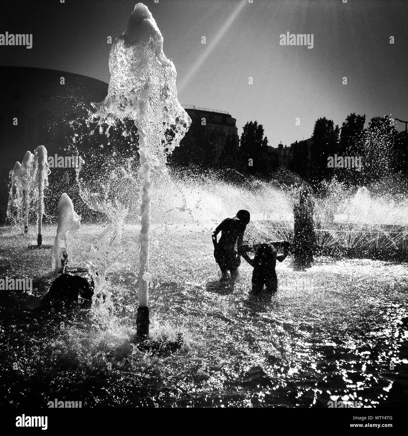 Children playing water hi-res stock photography and images - Alamy