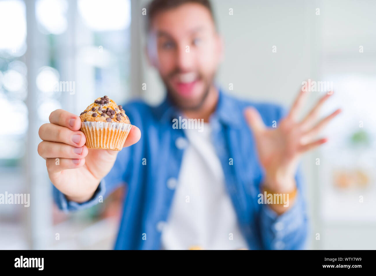 Man eating big muffin hi-res stock photography and images - Alamy