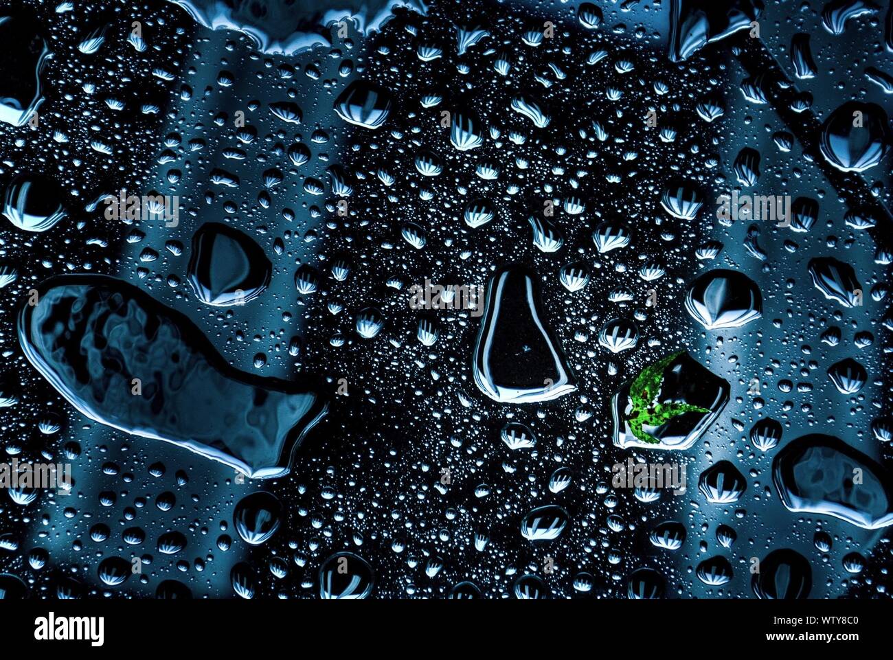 Full sink water hi-res stock photography and images - Alamy