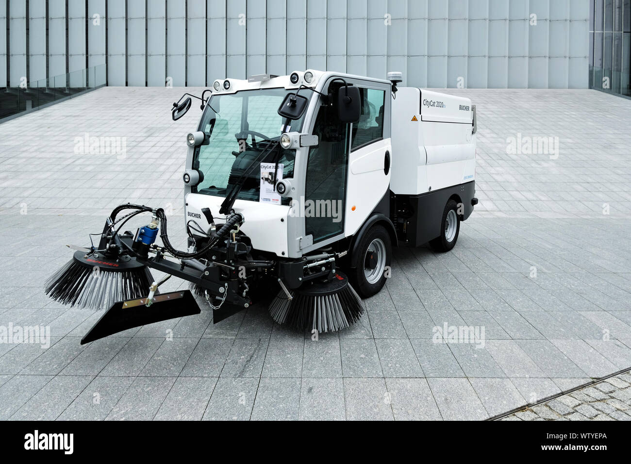 eco friendly modern mini street sweepr vehicle electricity powered ...