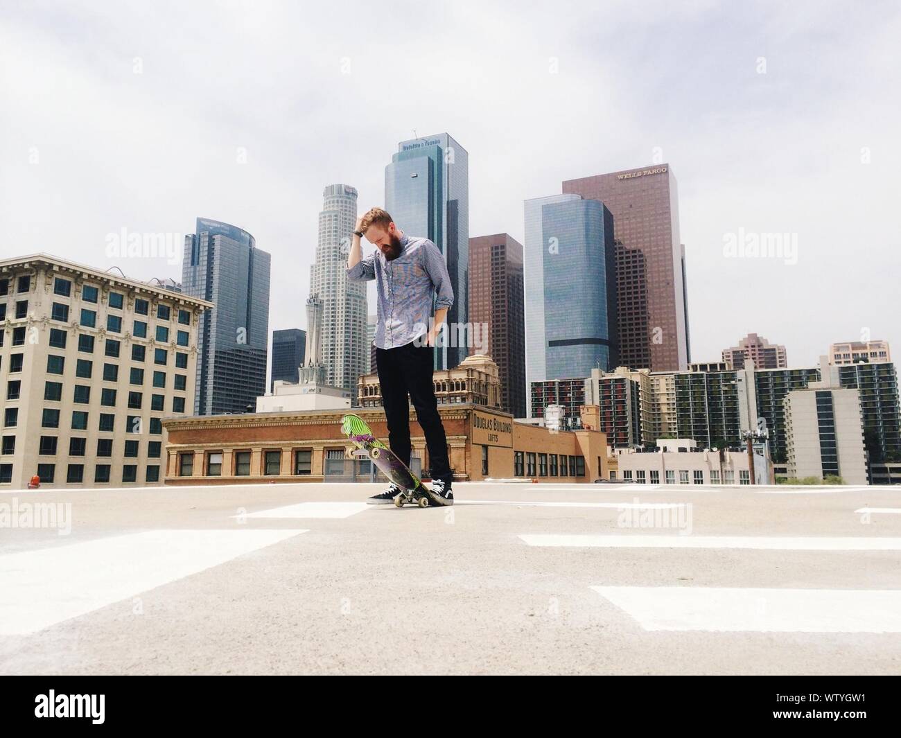 Man on rooftop hi-res stock photography and images - Alamy